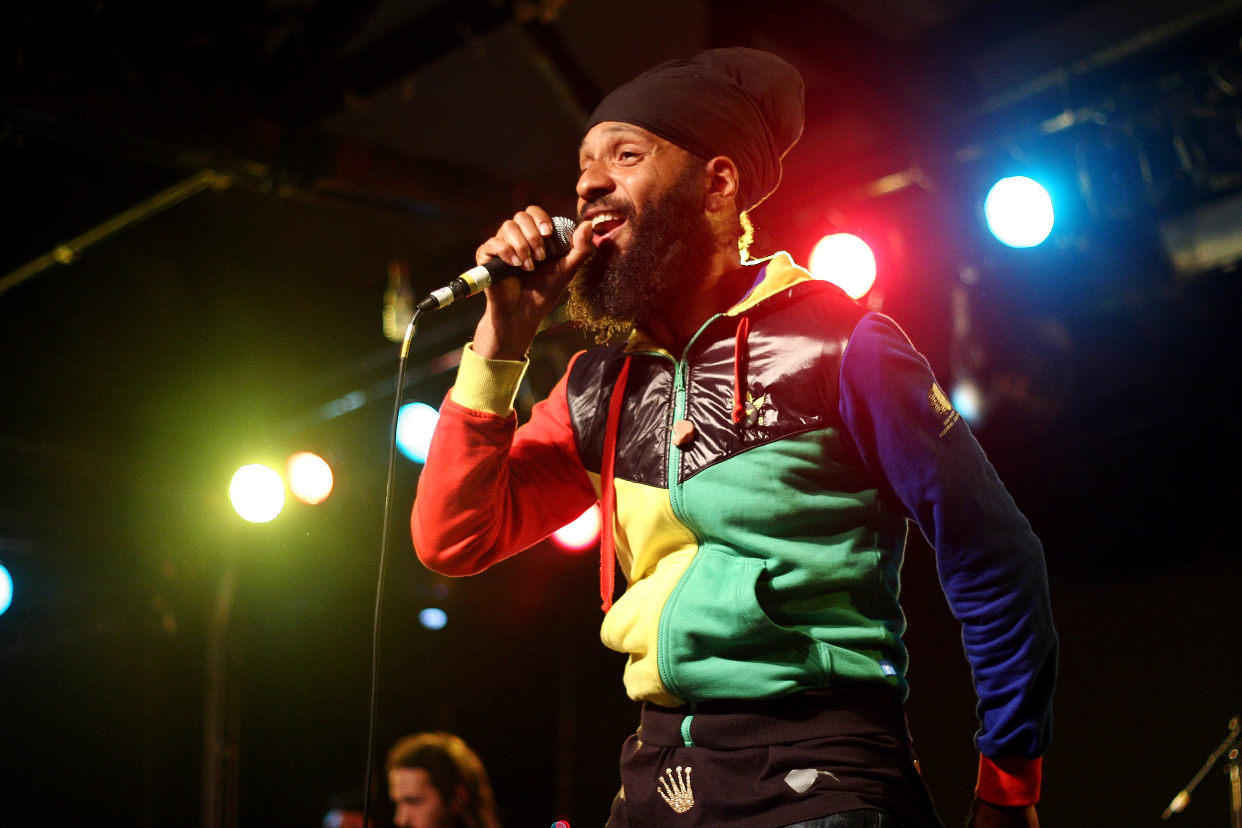 Domingo de reggae con Fidel Nadal - Indie Rocks!