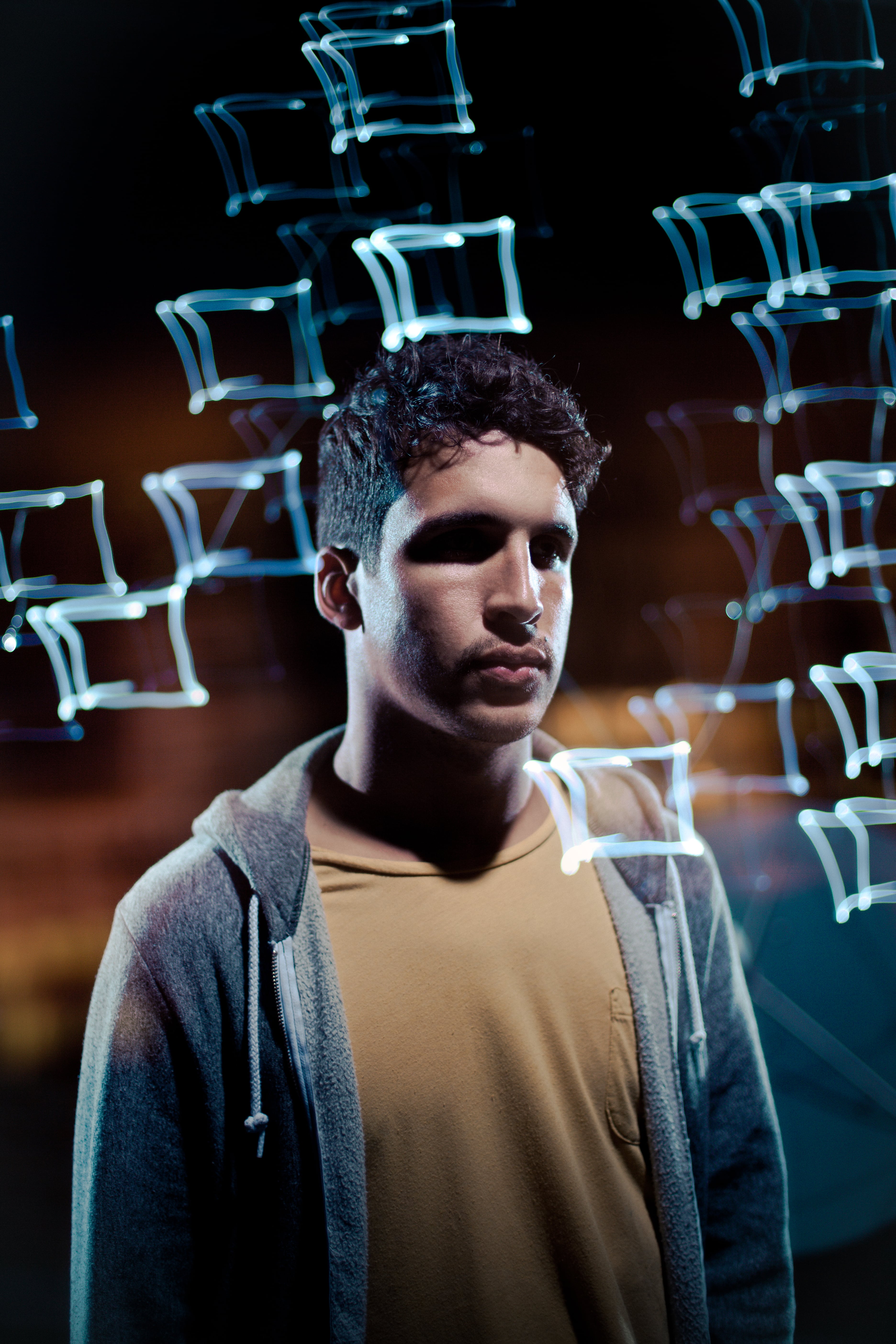 Los radiantes sonidos metálicos de Dauwd - Indie Rocks!