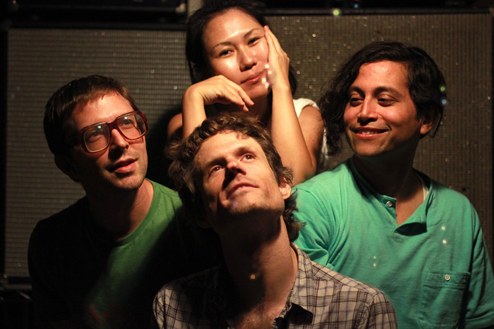 Nuevo tema de Deerhoof - Indie Rocks!