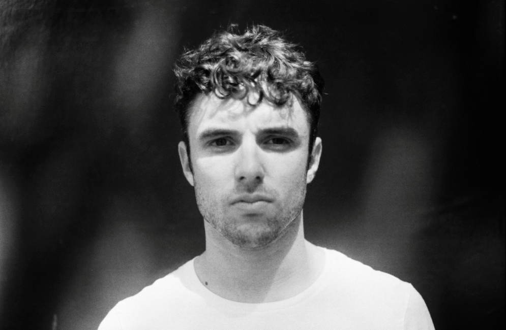 Mickey Pearce recrea "First Light" de Django Django - Indie Rocks!