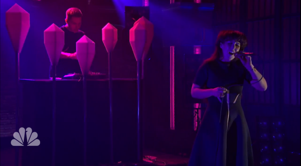 Purity Ring interpretó "Begin Again" - Indie Rocks!