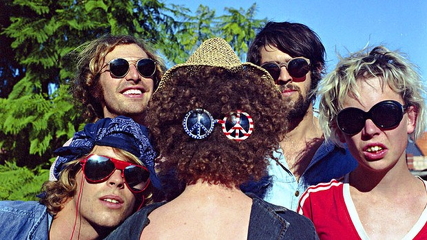 Pond estrena video - Indie Rocks!
