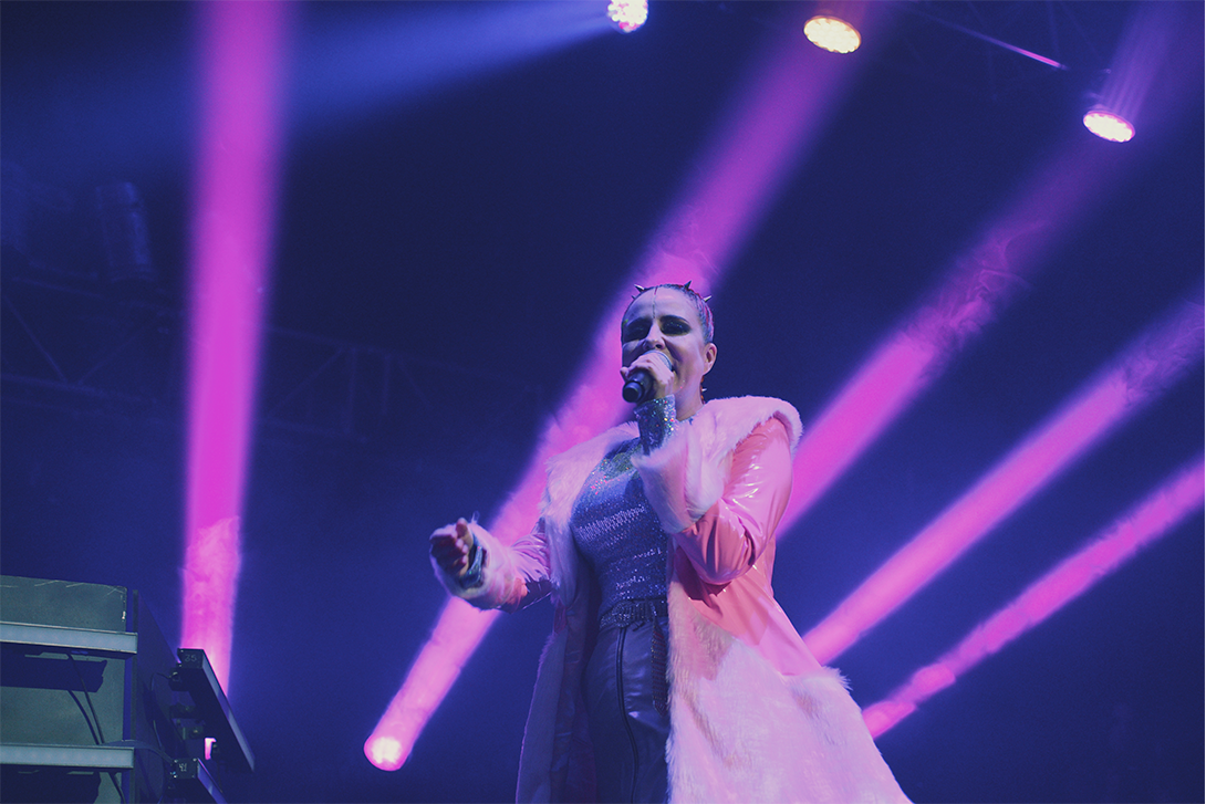 Maria Daniela y Su Sonido Lasser en El Plaza - Indie Rocks!