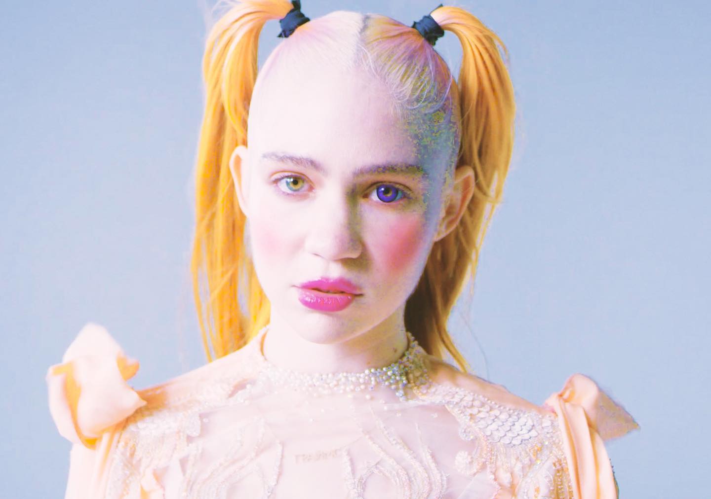 Grimes exhibe mural en la Ciudad de México - Indie Rocks!
