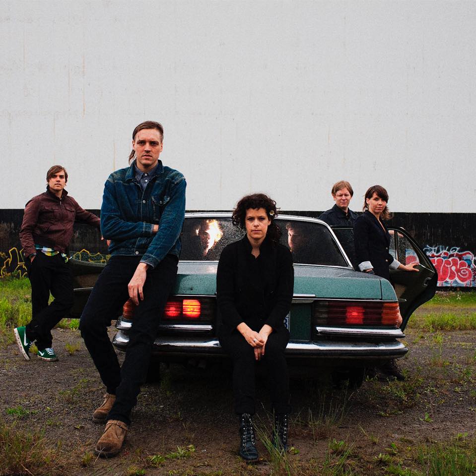 Arcade Fire comparte "Memories of the Age of Anxiety"