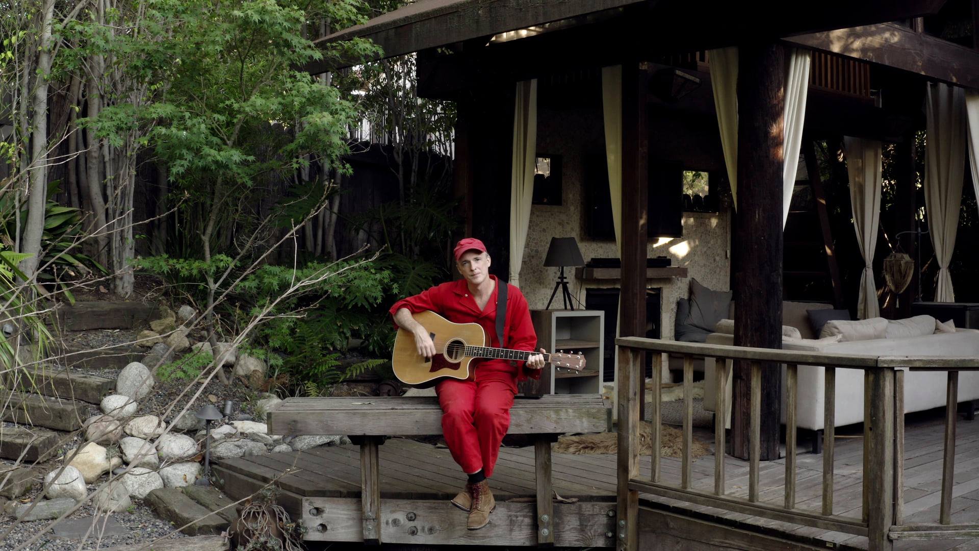 Travis estrena video de aislamiento para “Kissing In The Wind”