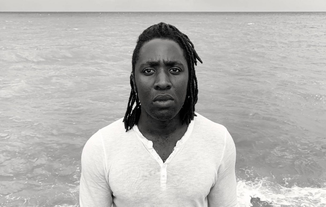 Kele anuncia nuevo álbum y presenta "Smalltown Boy"
