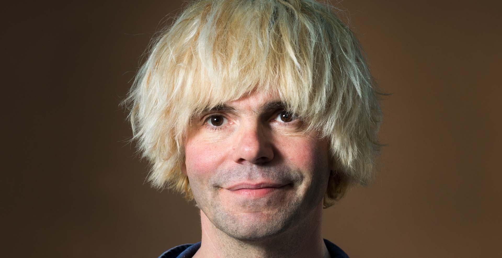 Tim Burgess anuncia libro con New Order, Pulp y muchos más