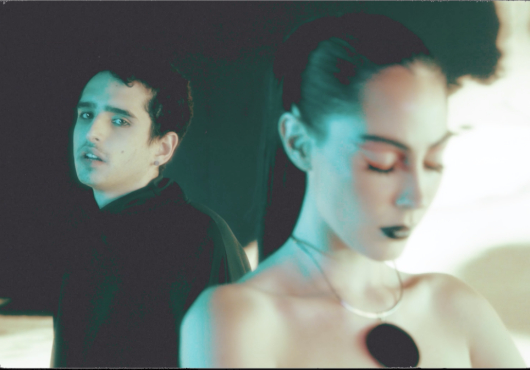 PLATA: dupla versátil de pop y electrónica audaz