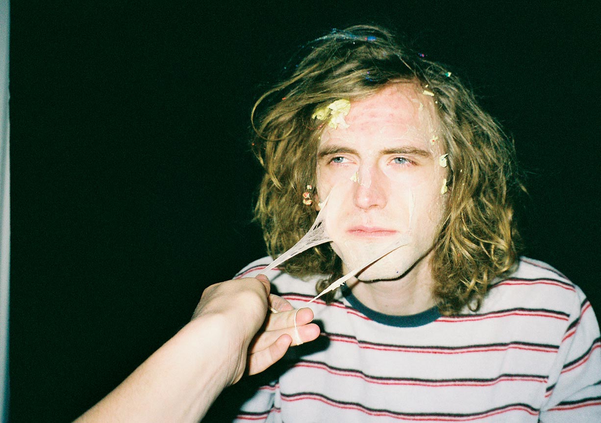 Zach Hill y sus nuevas ondas electrónicas en Undo K From Hot