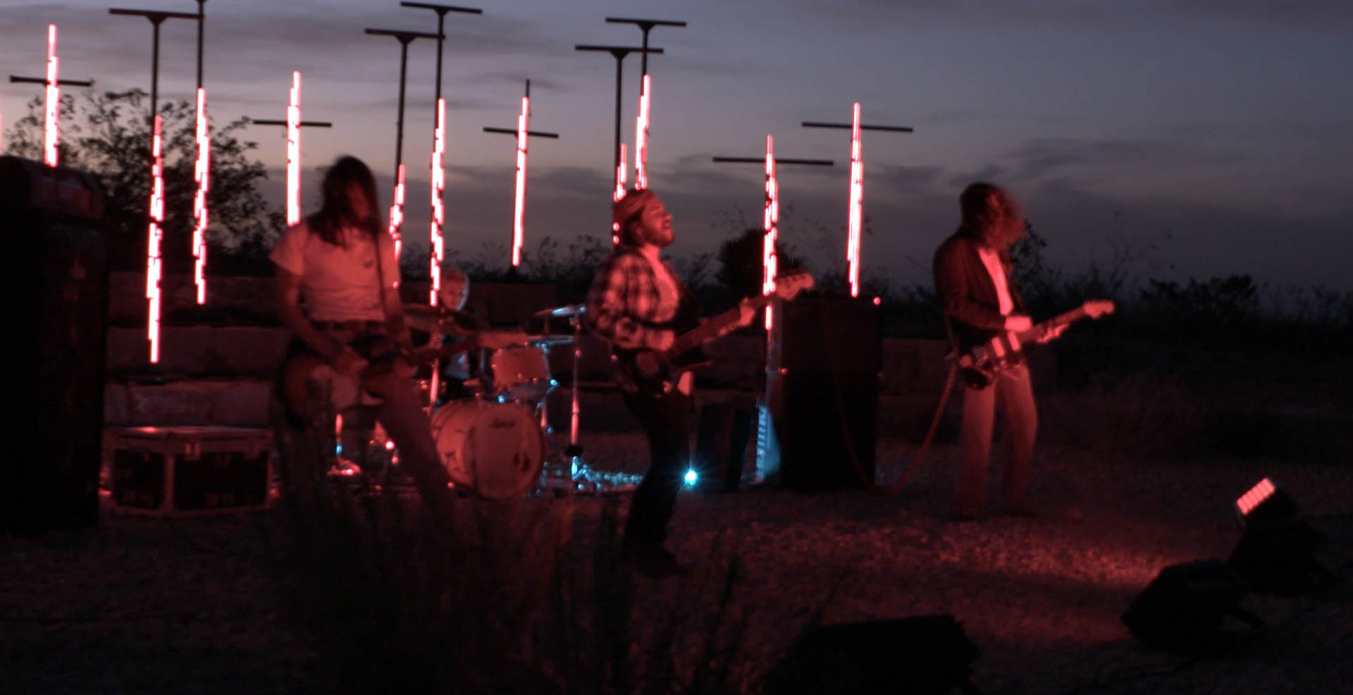 El Shirota interpreta “No sé todo” desde el desierto