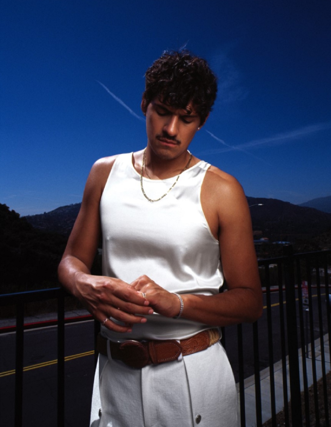 Escucha “Archetype” de Omar Apollo