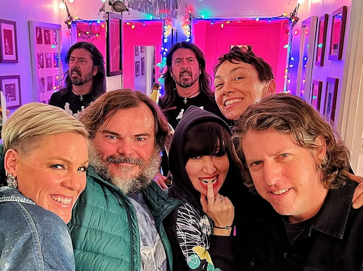 Vuelven los covers festivos de Dave Grohl y Greg Kurstin