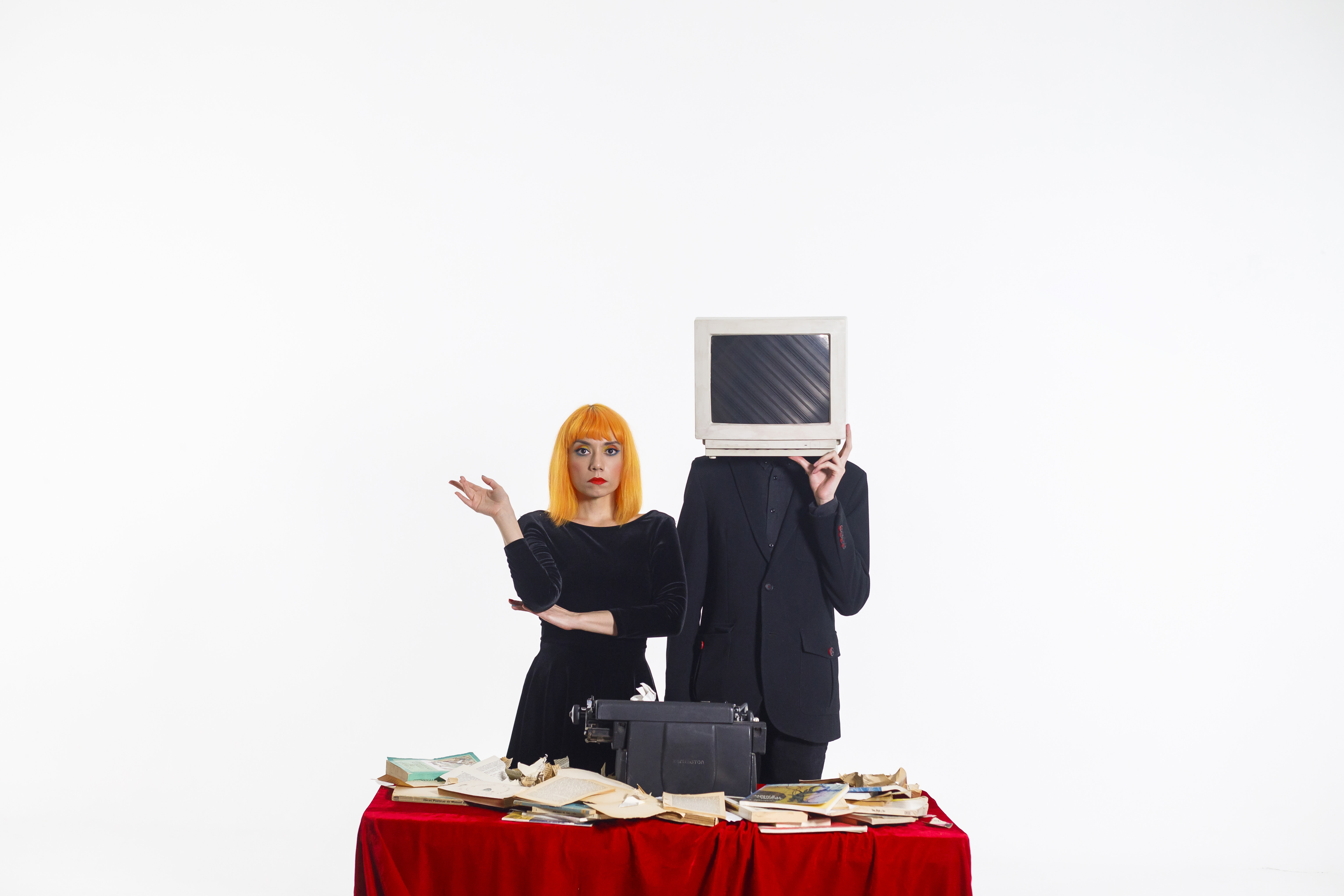 PREMIERE: Oscar Adame estrena video para "Mi Gemelo"