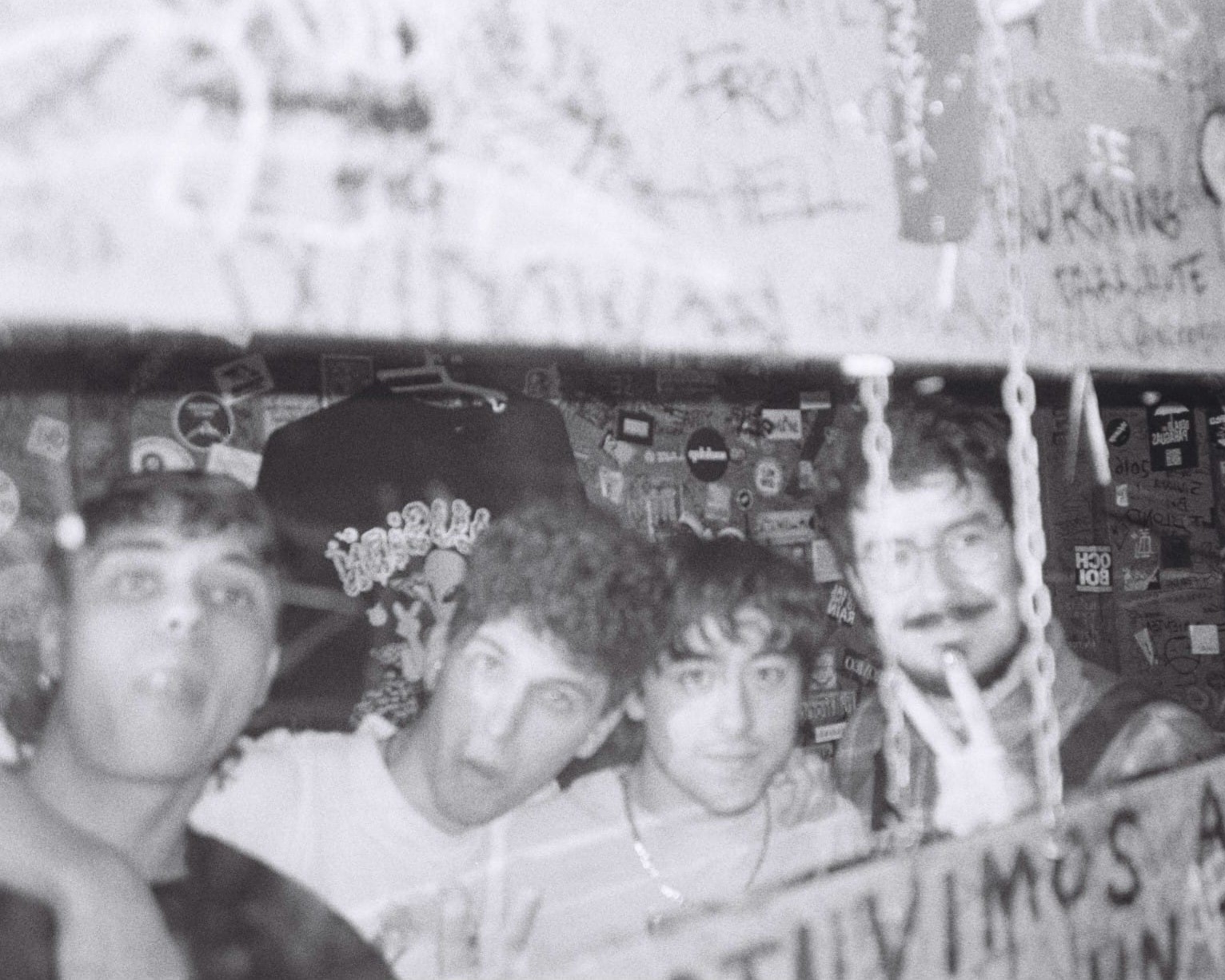 "Aquí Sentado", lo nuevo de Niños Raros