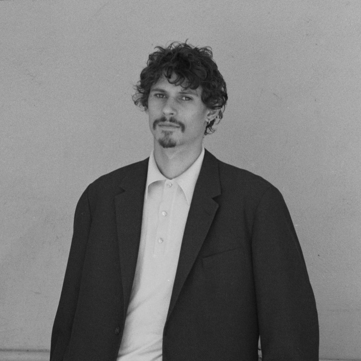 The Americojones Experiencie estrena “Un Muerto Camina"