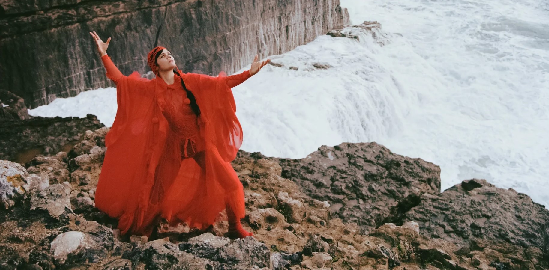 Bat For Lashes anuncia álbum y estrena “The Dream Of Delphi”
