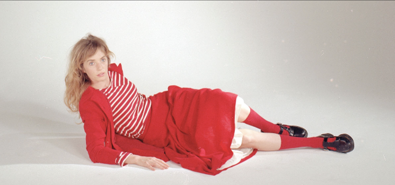 Maya Hawke anuncia disco y estrena “Missing Out”