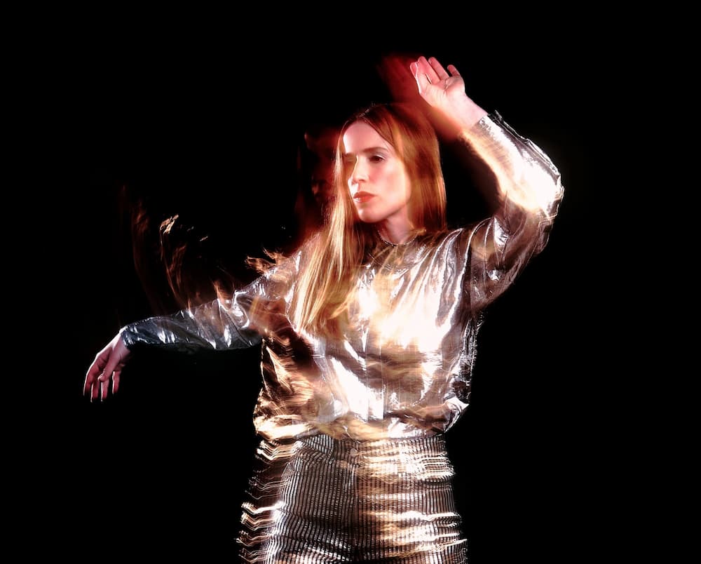 Anna Prior anuncia su EP debut, 'Almost Love'