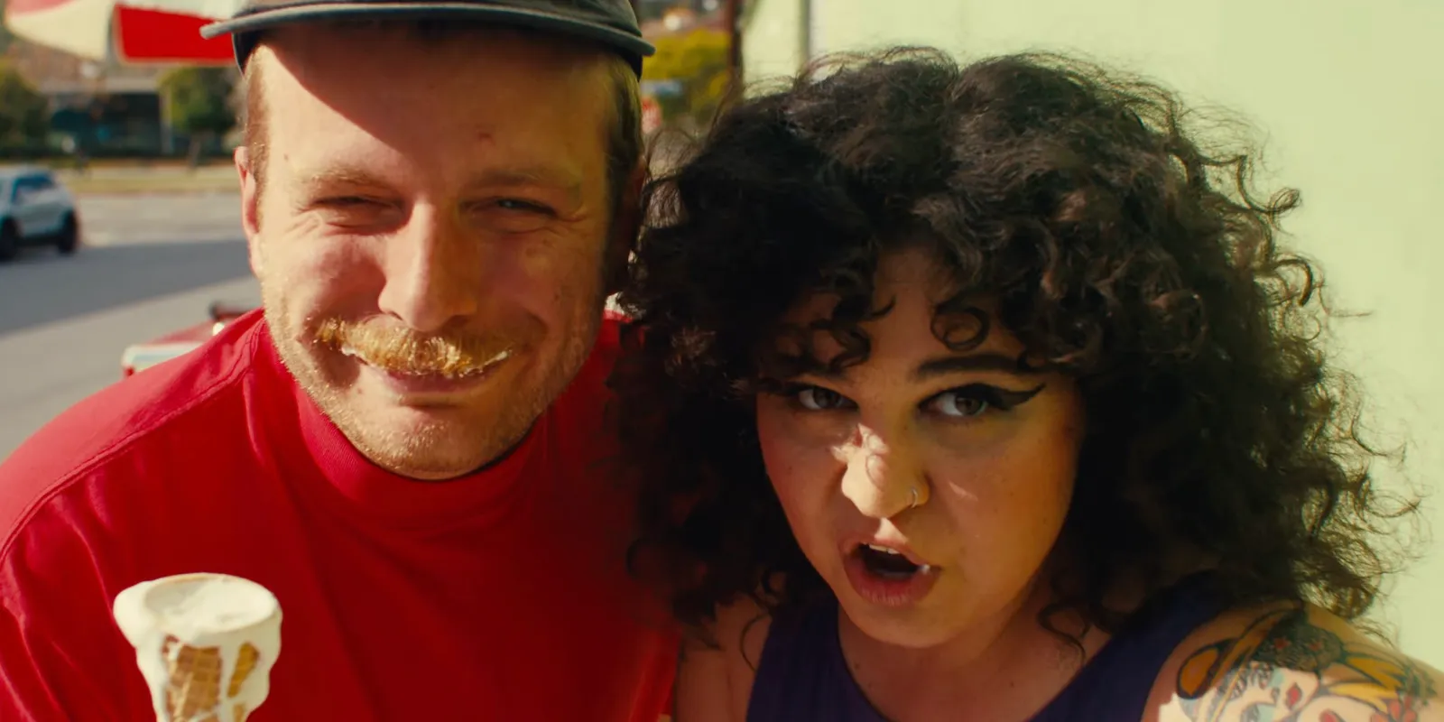 Remi Wolf estrena “Cinderella” con Mac DeMarco