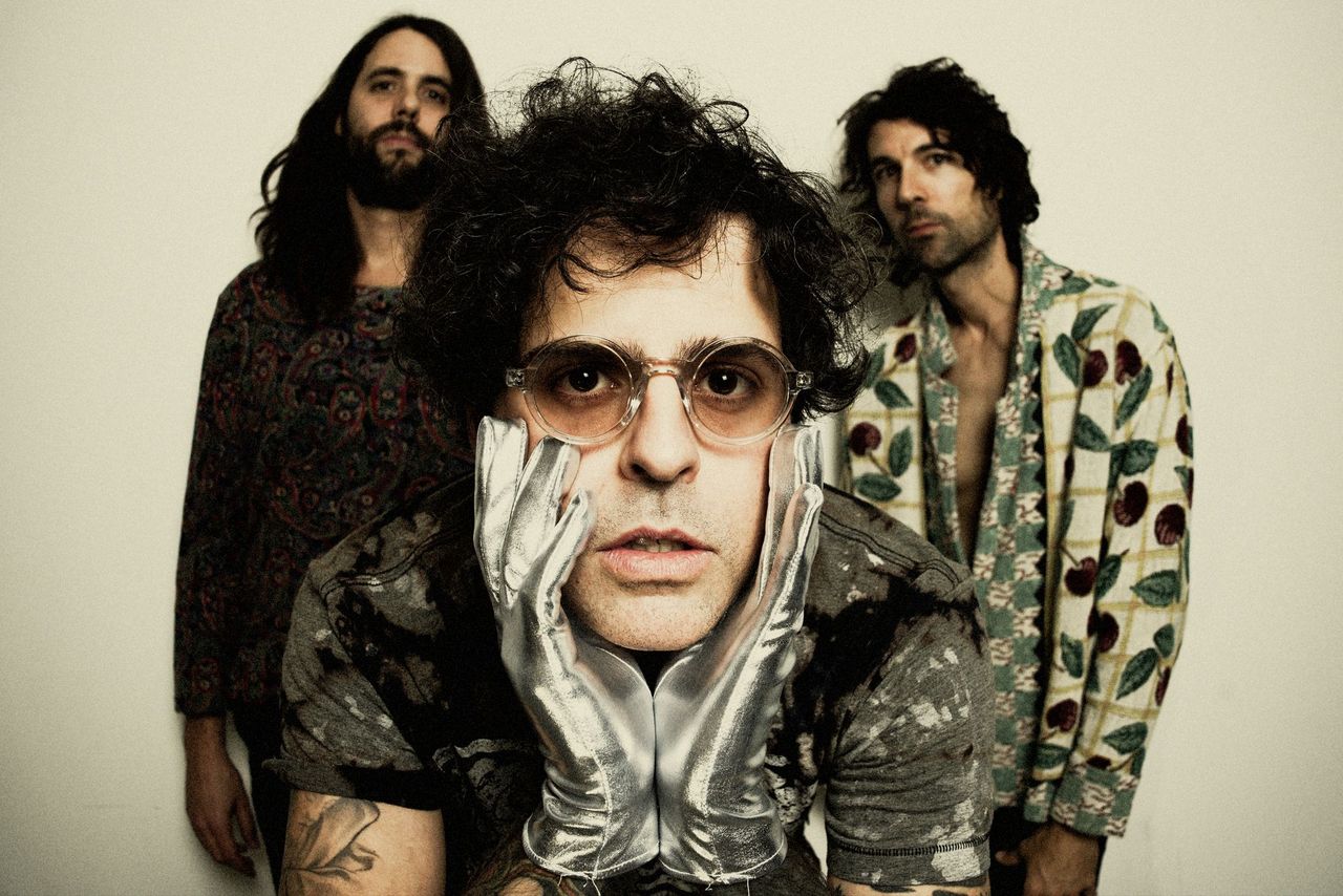 Hippie Hourrah comparte “Or aux dents #1 & #2” en vivo