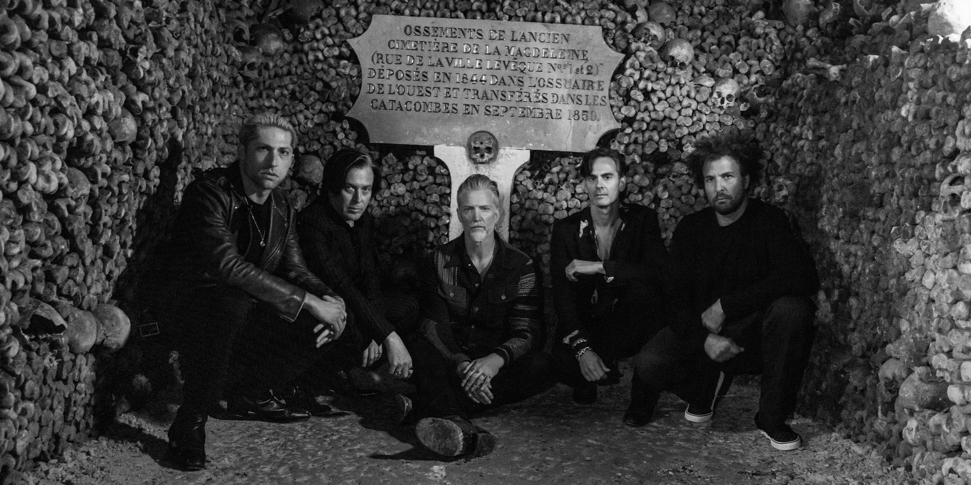 'Alive in the Catacombs' de Queens of the Stone Age será proyectada en ...